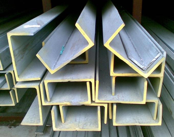 El perfil de acero laminado en caliente H emite el haz del acero ...
